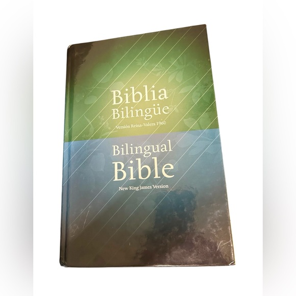 Grupo Nelson | Accents | Santa Biblia Holy Bible Nkjv Written In ...
